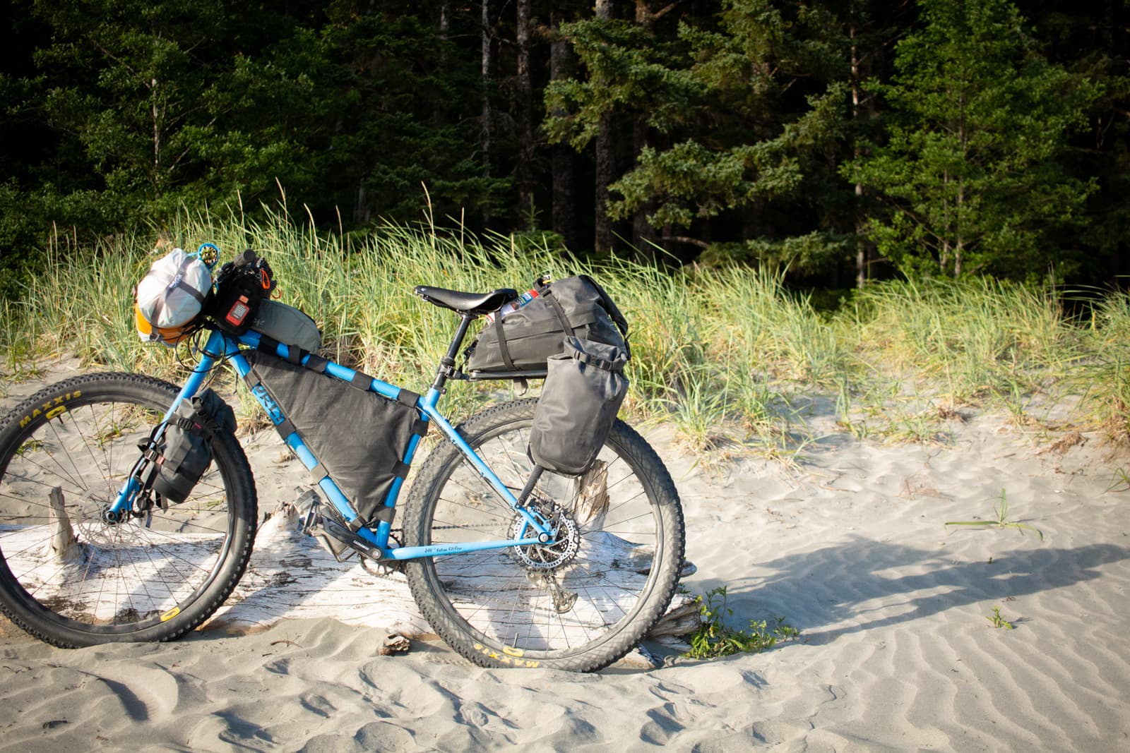 Tailfin Carbon Rack, Trunk Bag & Mini-Panniers Review