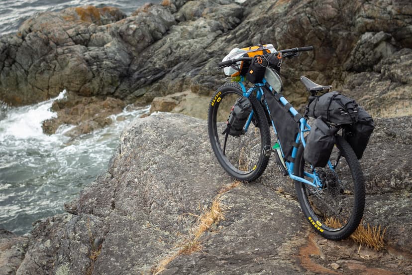 Tailfin Carbon Rack, Trunk Bag & Mini-Panniers Review