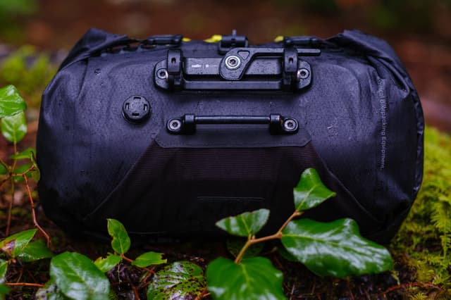 Tailfin Bar Bag System: Business Up Front