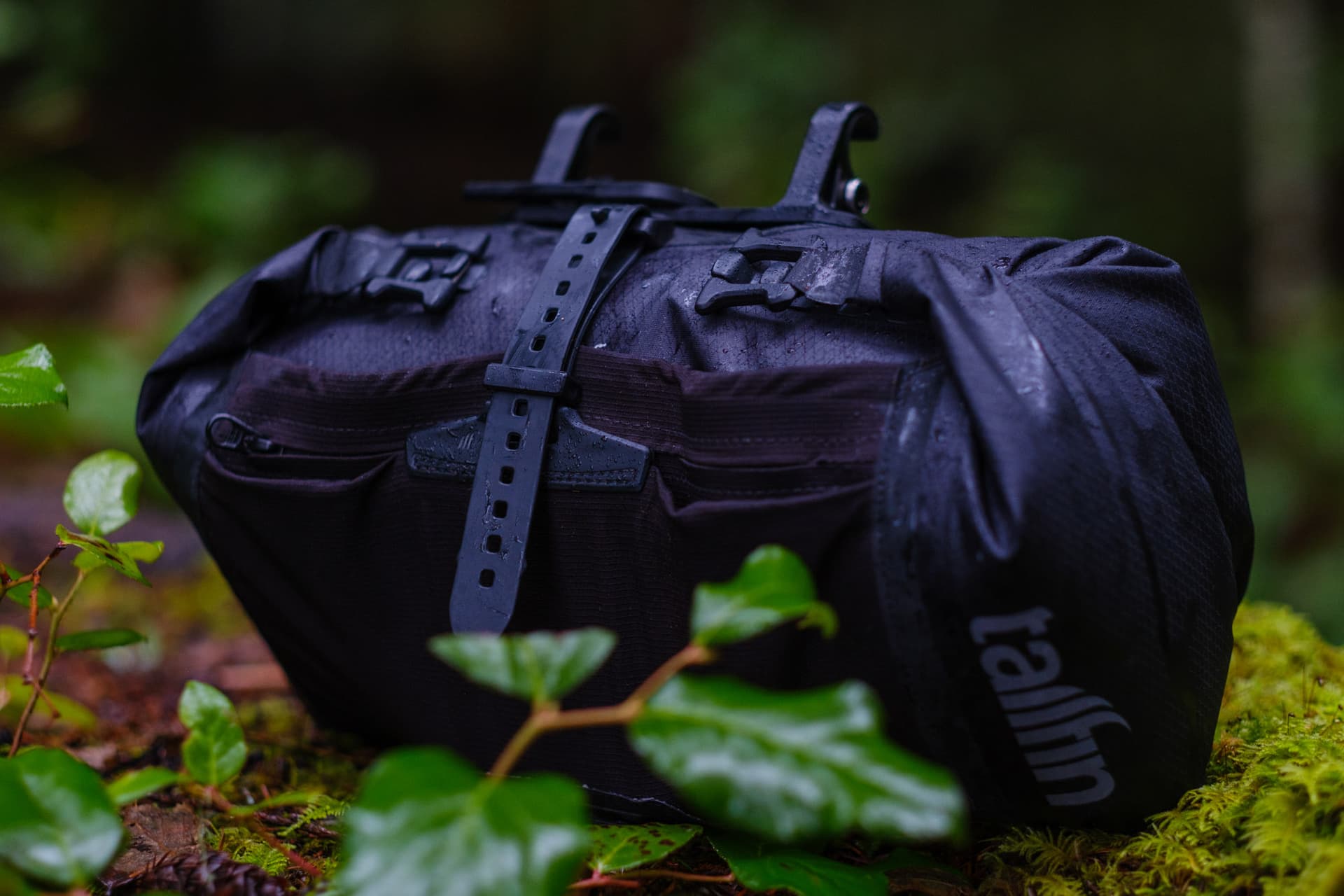 Tailfin Bar Bag System: Business Up Front