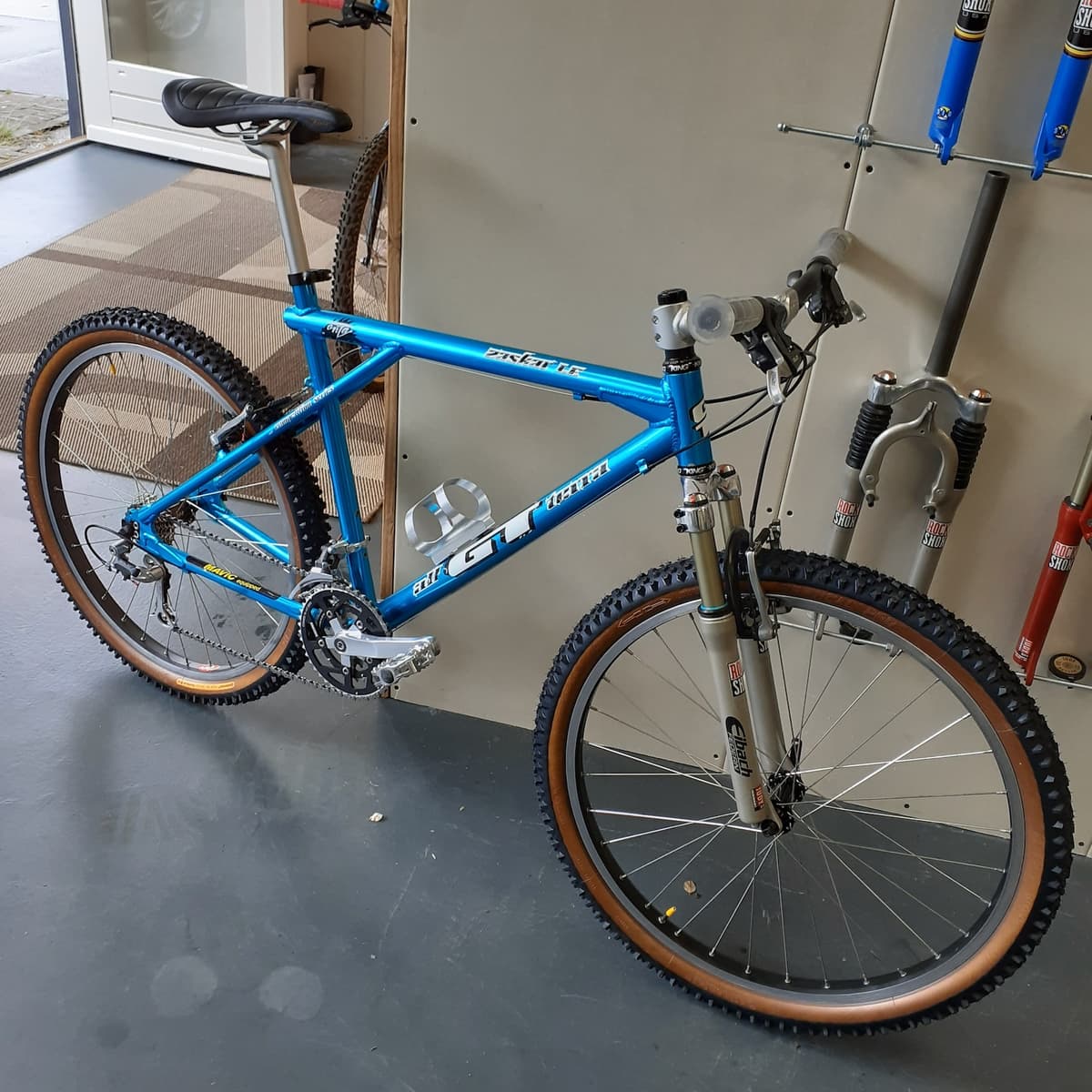 Vintage 90s Mountain Bike Builds